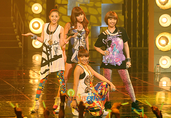 ★2NE1 100 Days Debut ★ เเจกรูป 2NE1 กระทู้เเหก !!! ภาค ๓ | บันเทิง | 1134521