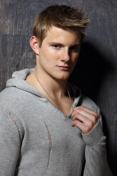 Alexander ludwig จาก the hunger game | บันเทิง | 3031838