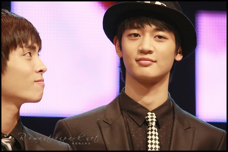 {`hohyun} ฉลองยูสครบ ๑ ปี แจกรูปยีราฟเป็ด. | บันเทิง | 2108187