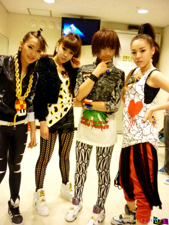 ★2NE1 100 Days Debut ★ เเจกรูป 2NE1 กระทู้เเหก !!! ภาค ๓ | บันเทิง | 1134521