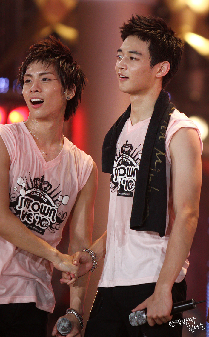 {`hohyun} ฉลองยูสครบ ๑ ปี แจกรูปยีราฟเป็ด. | บันเทิง | 2108187