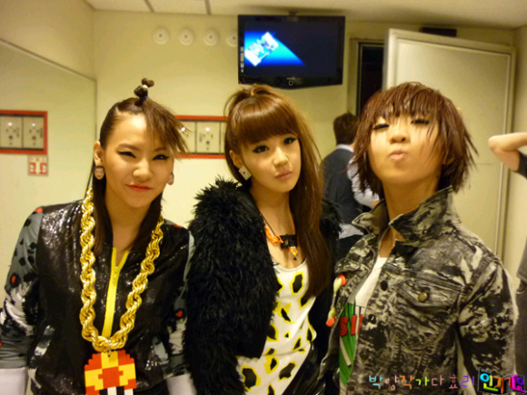 ★2NE1 100 Days Debut ★ เเจกรูป 2NE1 กระทู้เเหก !!! ภาค ๓ | บันเทิง | 1134521