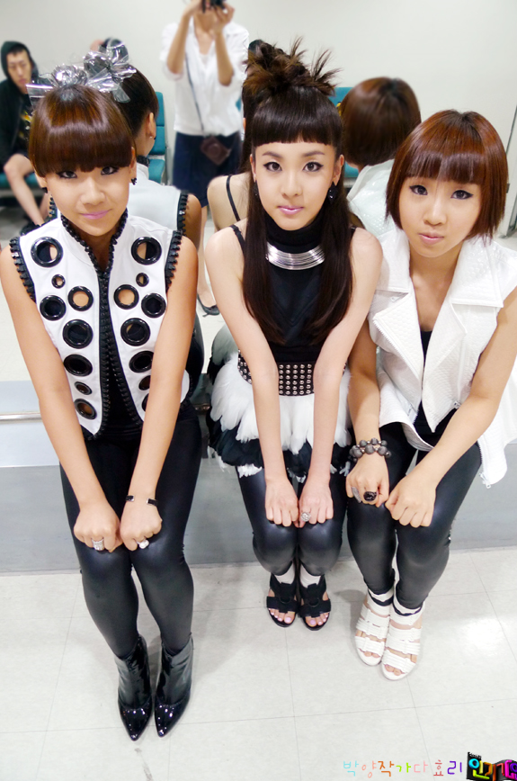 ★2NE1 100 Days Debut ★ เเจกรูป 2NE1 กระทู้เเหก !!! ภาค ๓ | บันเทิง | 1134521