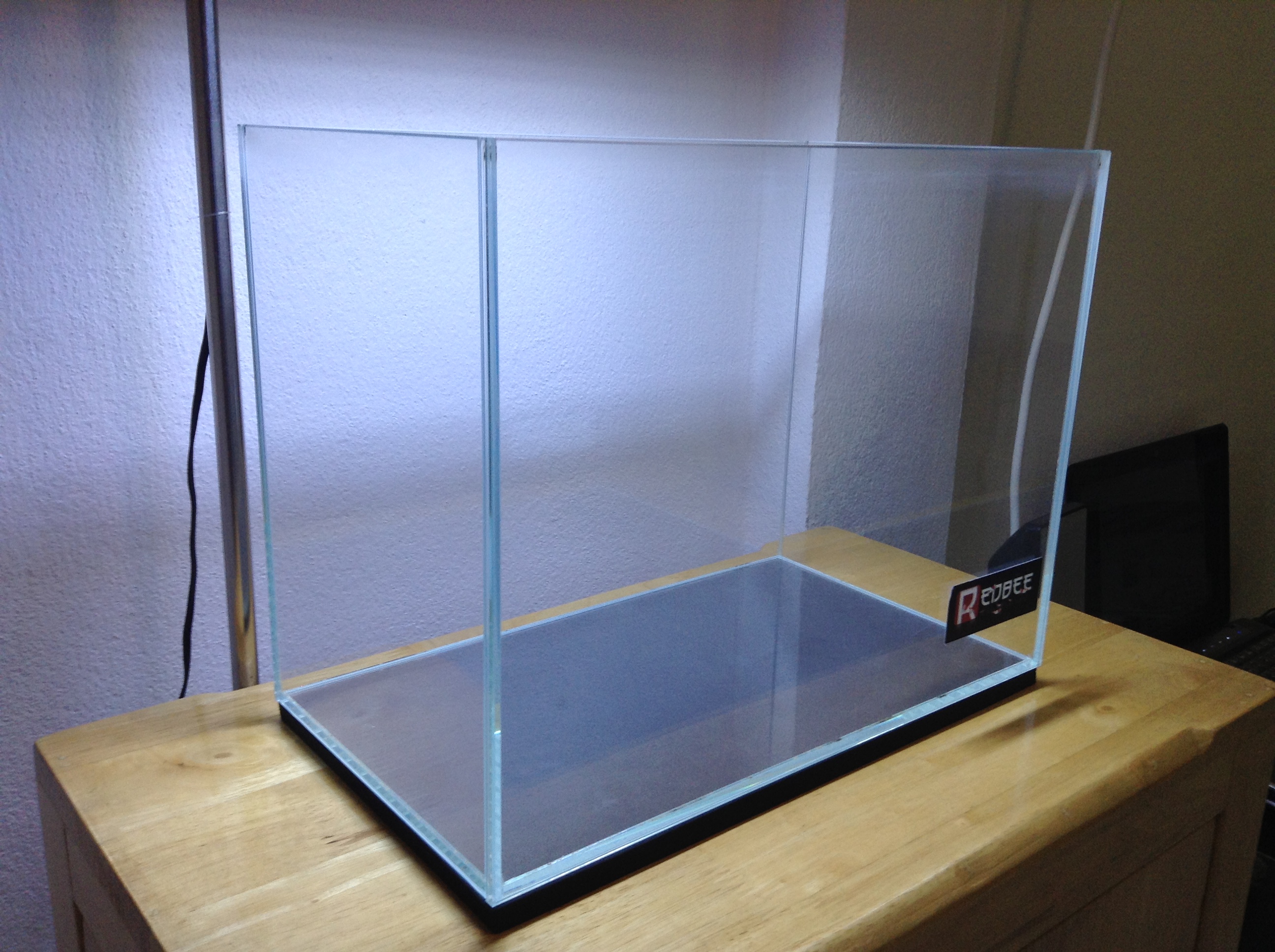 ขายตู้yiding LID 12นิ้ว 900บาทครับ แถม หัวอ็อก Ehiem200บาท ส่งสวนได้ครับ