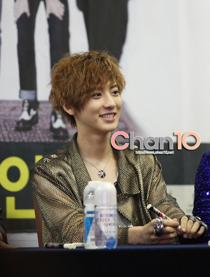 ( EX0 ) ; PIC ' CHAN,BAEK - 120421 แพคเอ๋อน่ารักโคตร เอ๋อมาเต็ม . | บันเทิง | 3080081